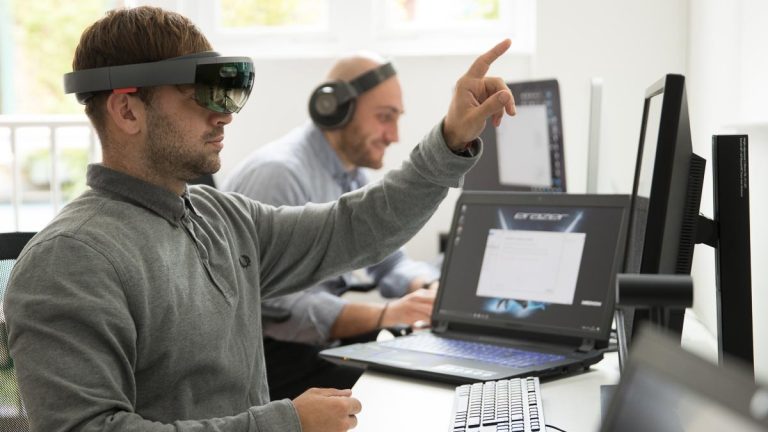 The beginner’s essential guide to virtual reality jobs | UnlockUnit